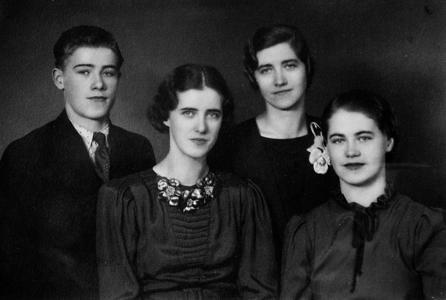 Bilder med anknytning till Matilda och Olof Furberg. – Trädgård i zon 5